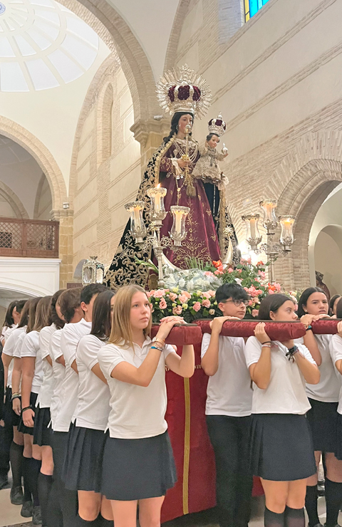 La Virgen del Rosario en el Colegio Santa Isabel de Marchena – Hermanas ...