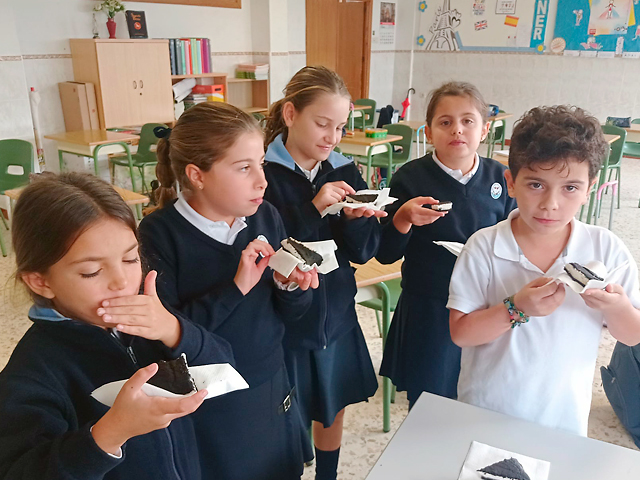 El Colegio Santa Isabel vive un año más el Domund – Hermanas ...