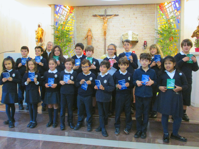 Entrega del Nuevo Testamento en el Colegio San Francisco de Asís ...